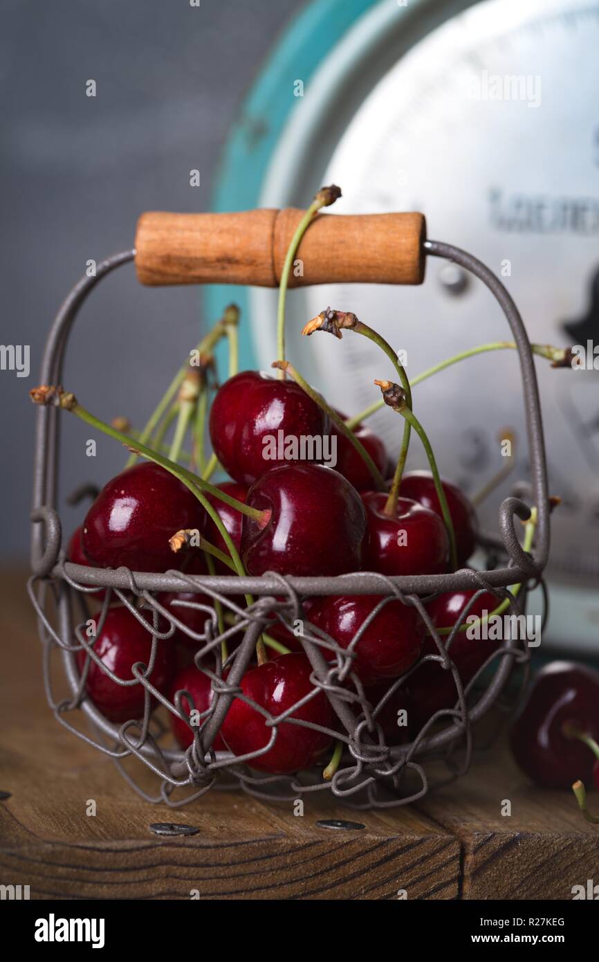 Old style scales fruit hi-res stock photography and images - Alamy
