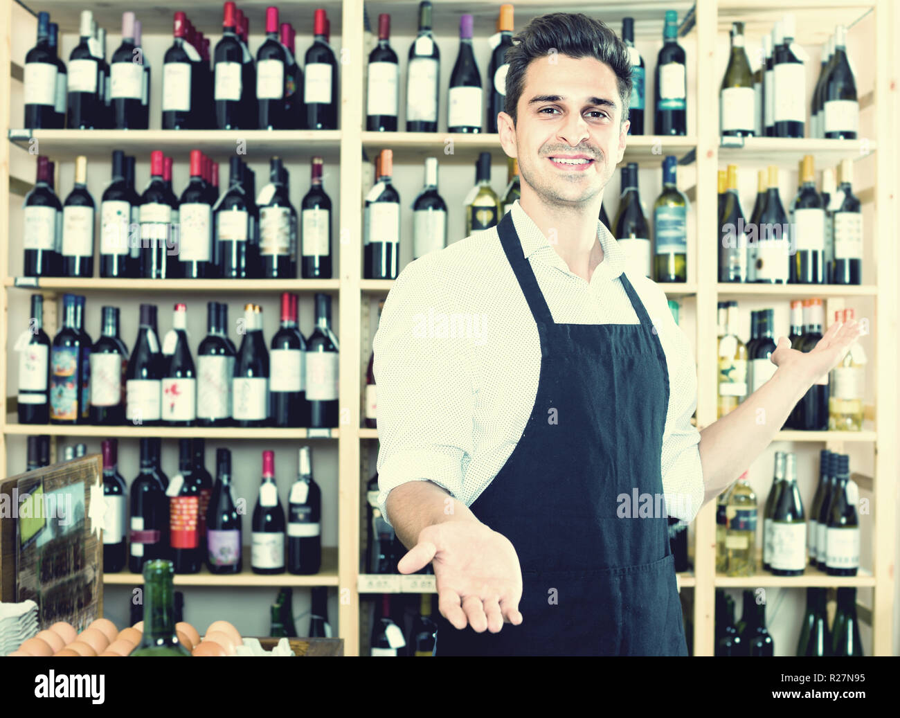 Alcohol section of supermarket hi-res stock photography and images - Alamy