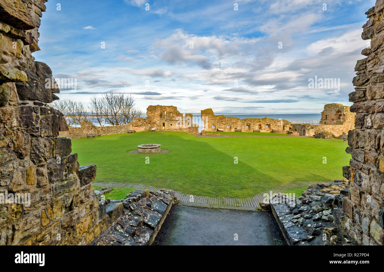 Castle ruins interior hi-res stock photography and images - Alamy