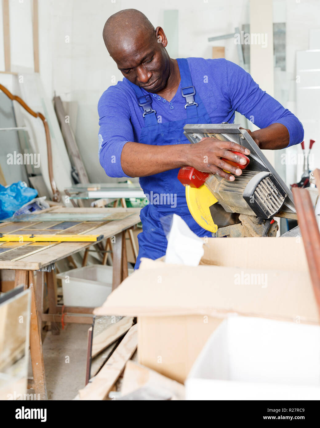African american angle grinder hi-res stock photography and images - Alamy