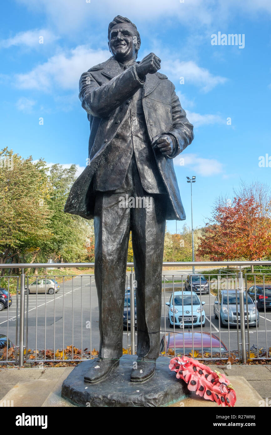 Statue of Don Revie outside legendary Elland Road stadium. Don Revie ...