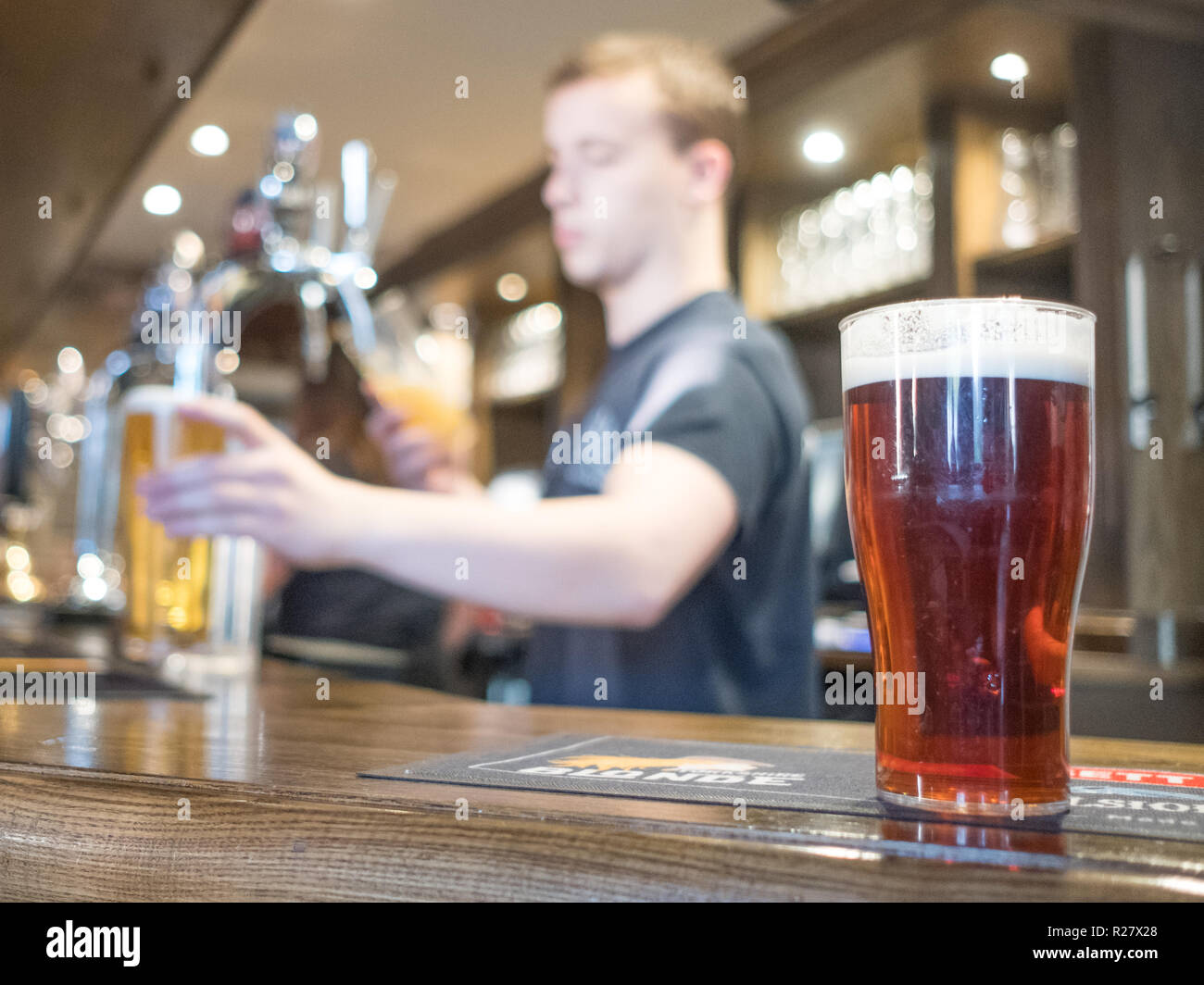 Pint of bitter hi-res stock photography and images - Alamy