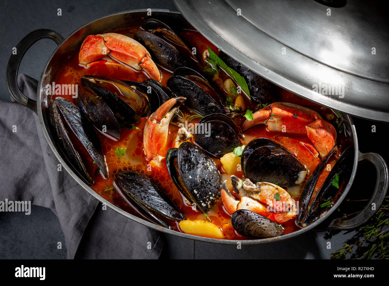 Seafood soup with mussels and crabs in metal pot Stock Photo - Alamy