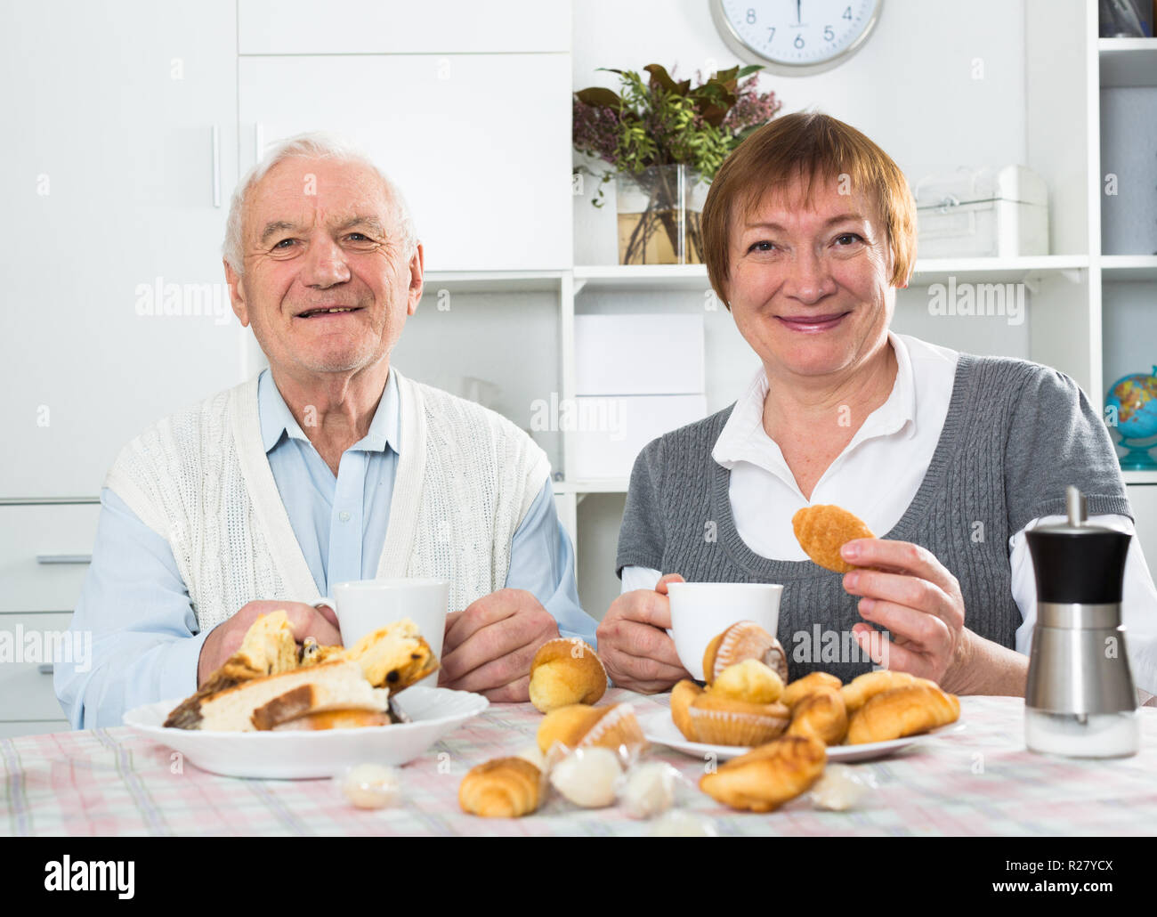 Family members laughing enjoying hi-res stock photography and images ...