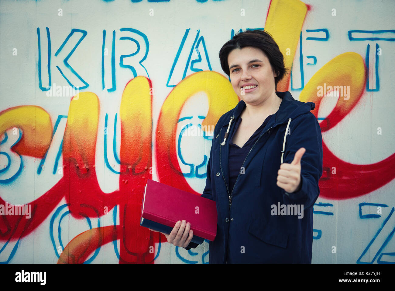 Artist thumb hi-res stock photography and images - Alamy