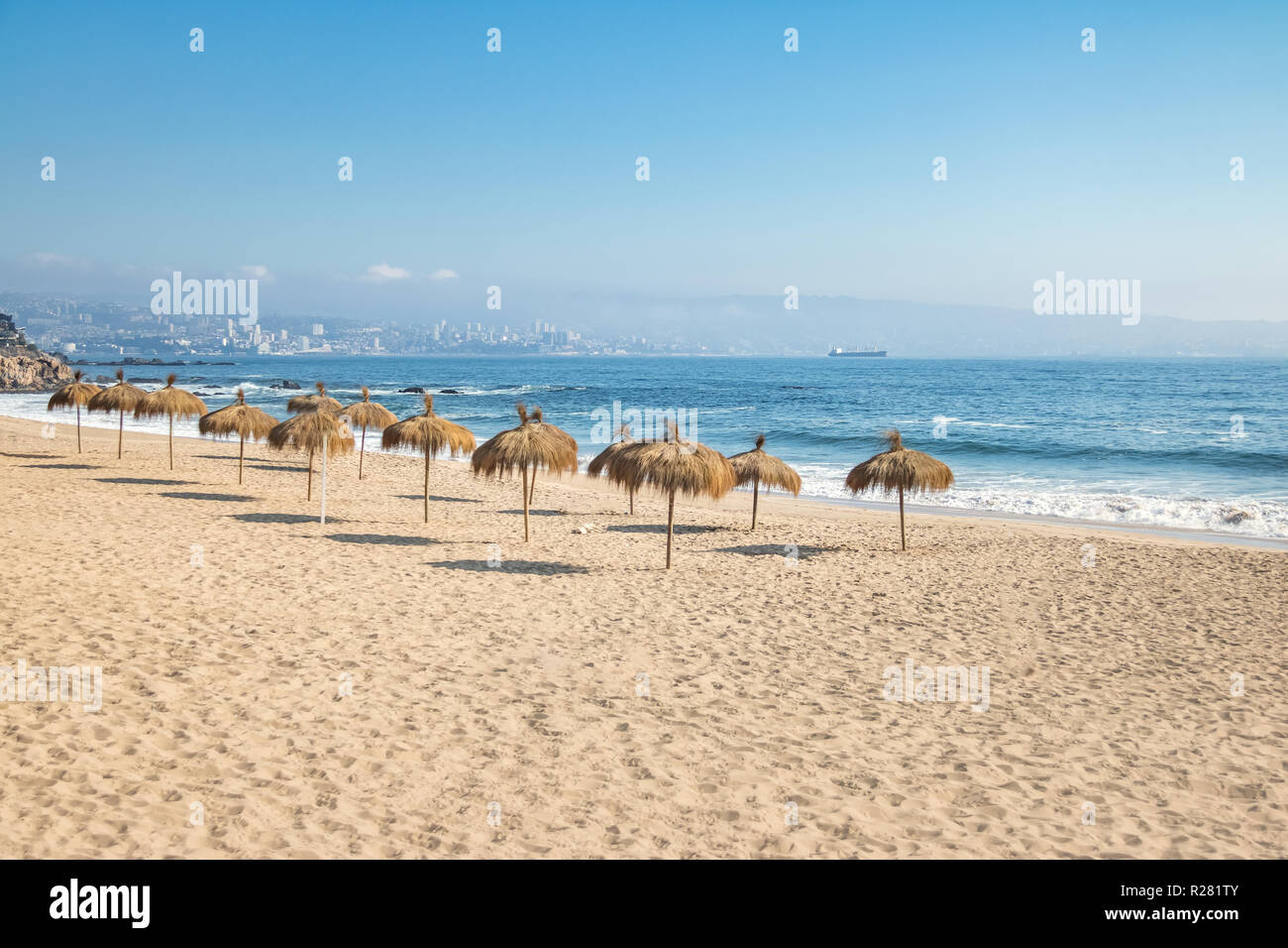 Umbrellas at Renaca Beach - Vina del Mar, Chile Stock Photo - Alamy
