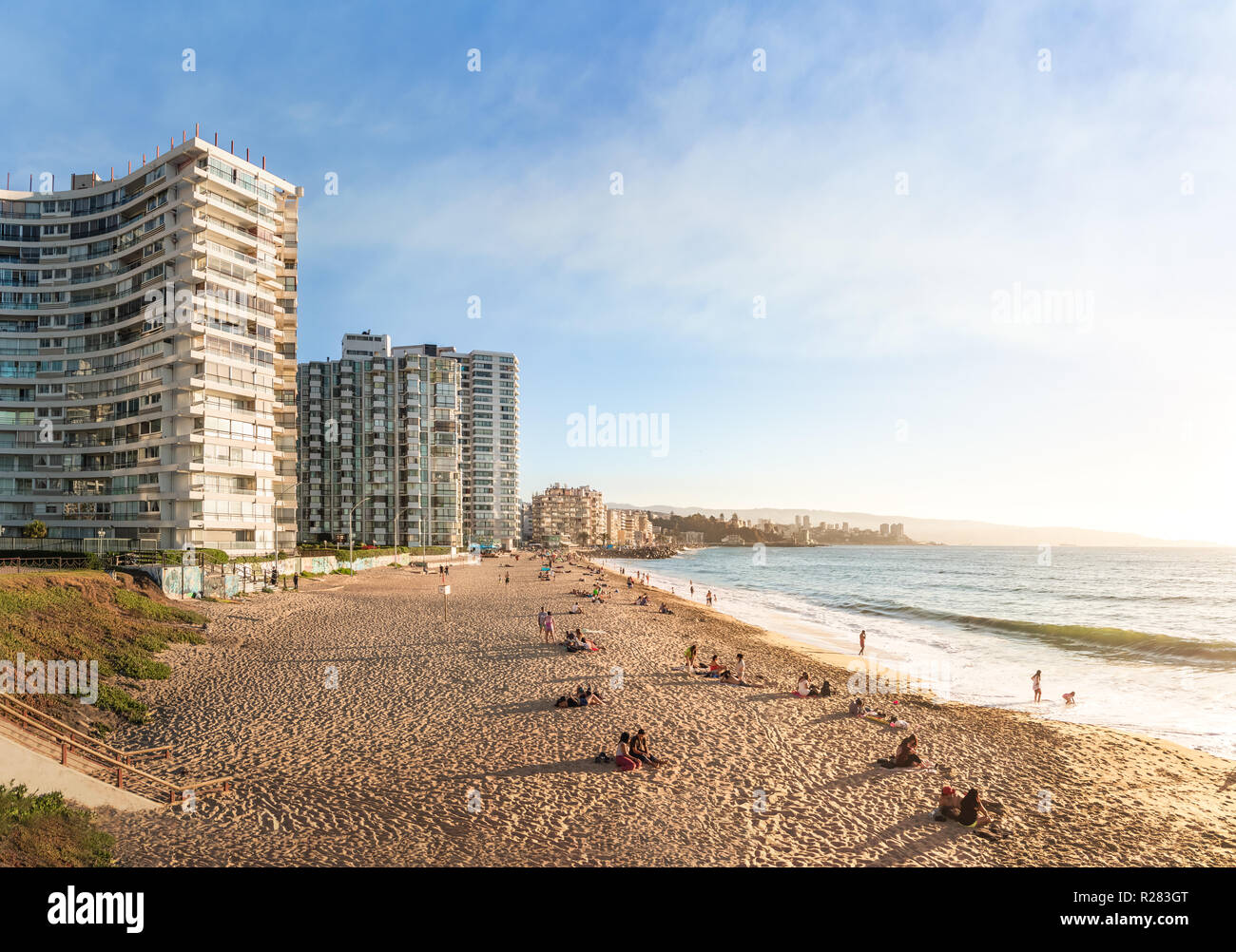 Valparaiso chile beach hi-res stock photography and images - Alamy