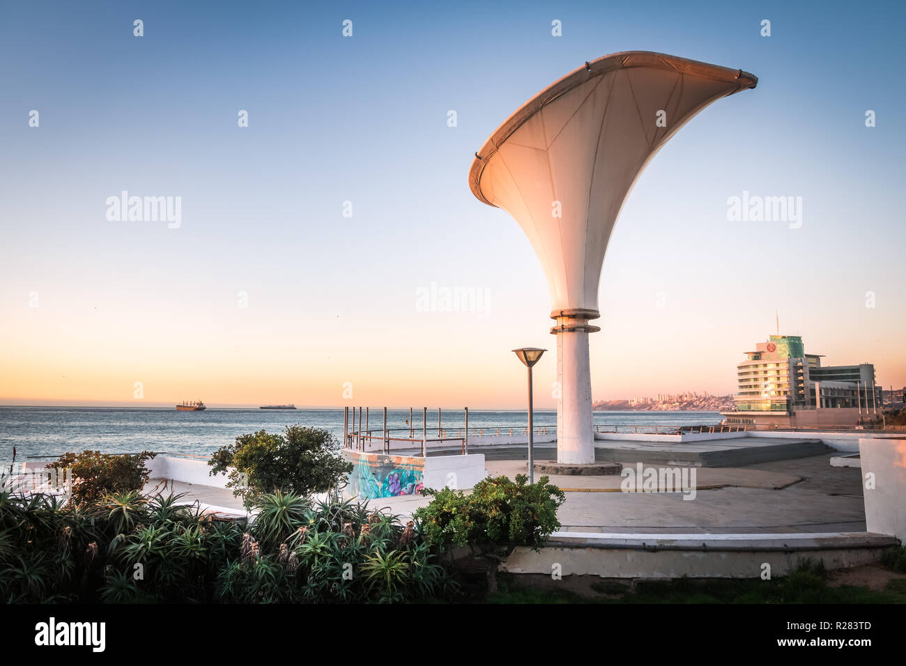 Caleta Abarca Beach at sunset - Vina del Mar, Chile Stock Photo - Alamy
