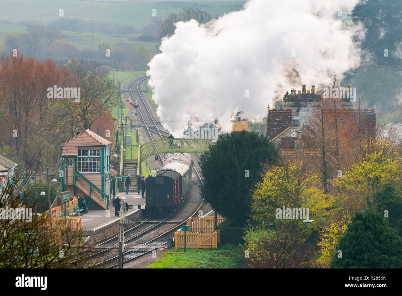 Corfe Castle, Dorset, UK. 17th November 2018. UK Weather. A steam train ...