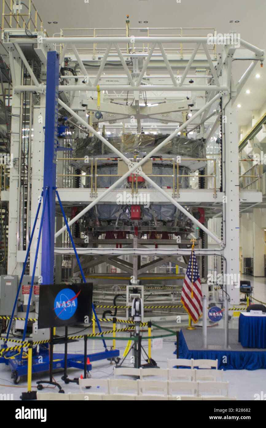 Operations and checkout building hi-res stock photography and images ...