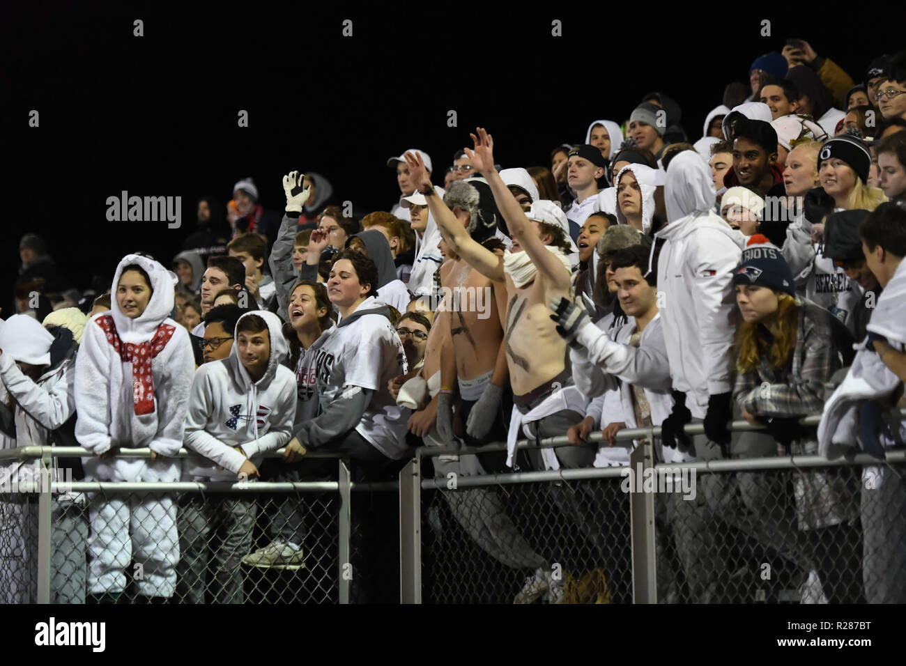 High school football game fans hi-res stock photography and images - Alamy