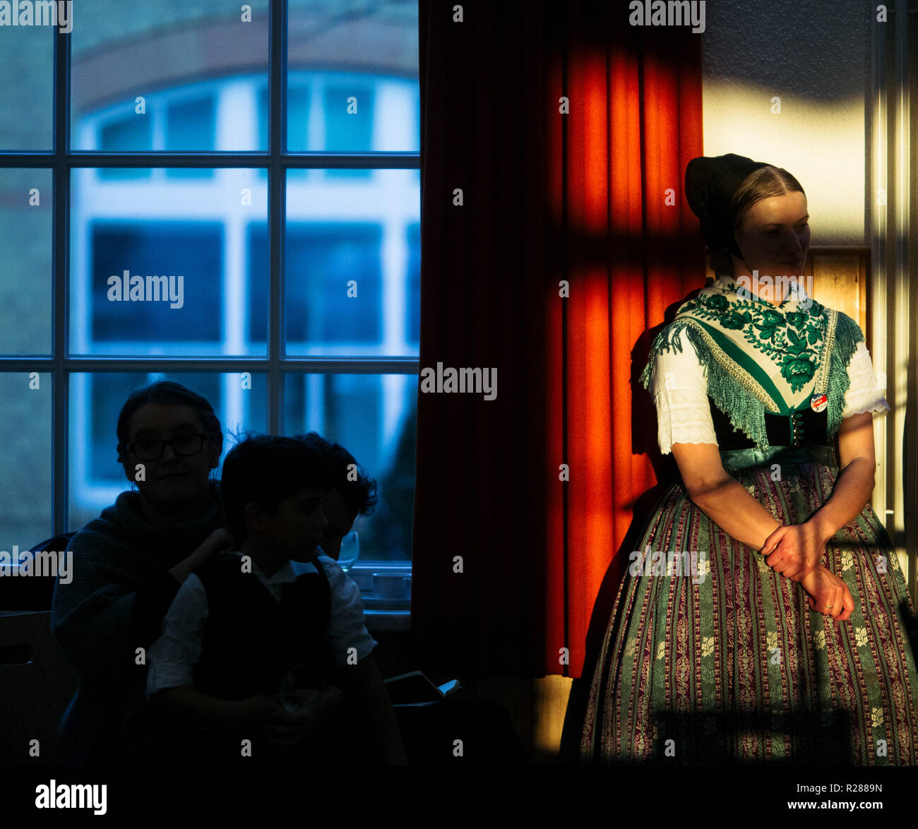 Schleife, Germany. 17th Nov, 2018. A Sorbin in traditional costume ...