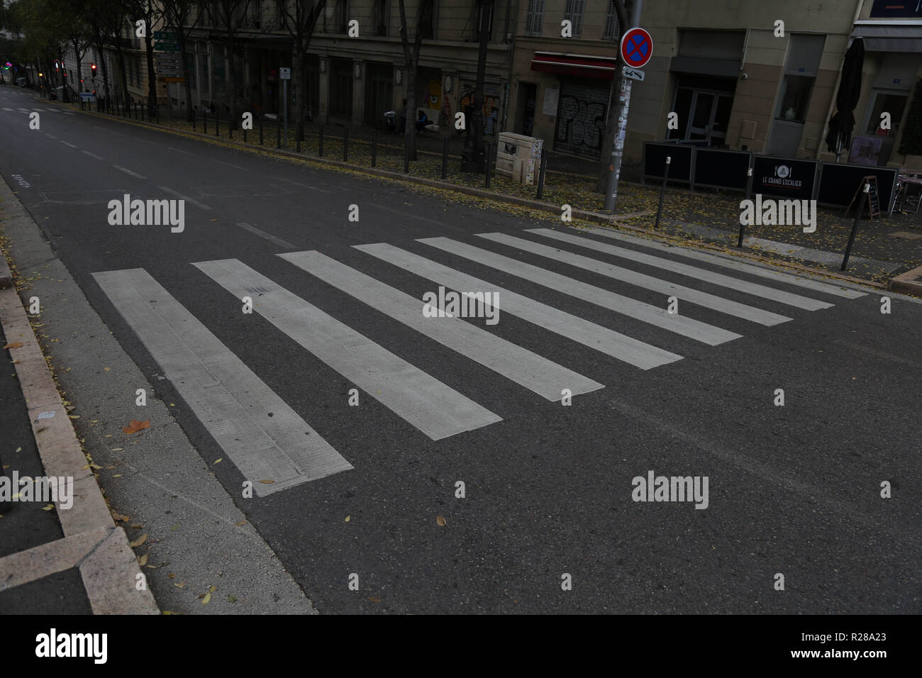 French roundabouts hi-res stock photography and images - Alamy