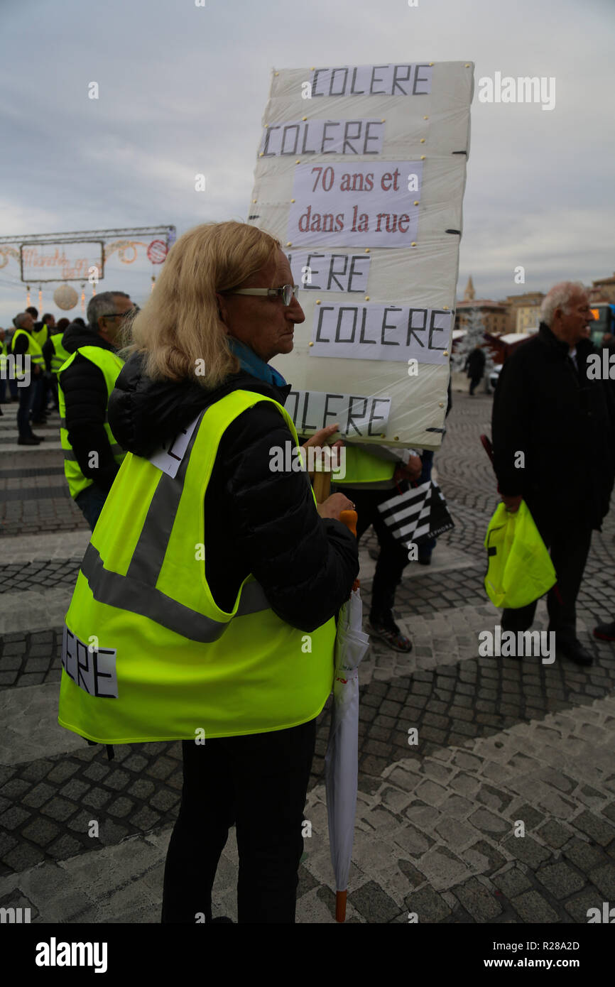 French roundabouts hi-res stock photography and images - Alamy