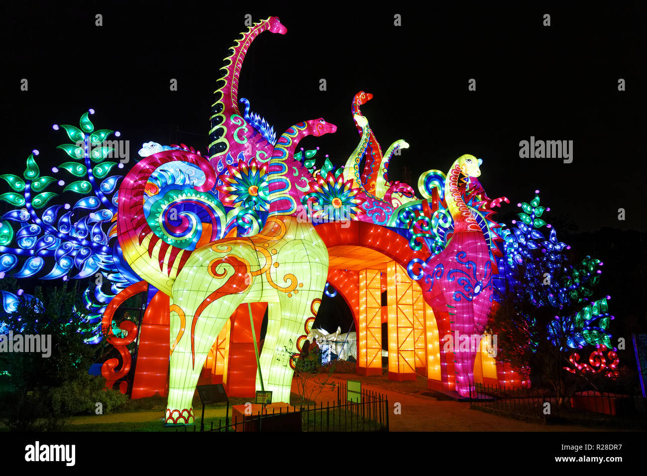 Paris, France. 16th Nov, 2018. Luminous statues representing extinct or ...