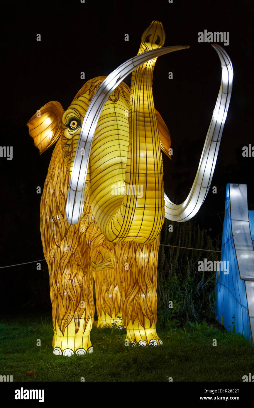 Paris, France. 16th Nov, 2018. Luminous statues representing extinct or ...