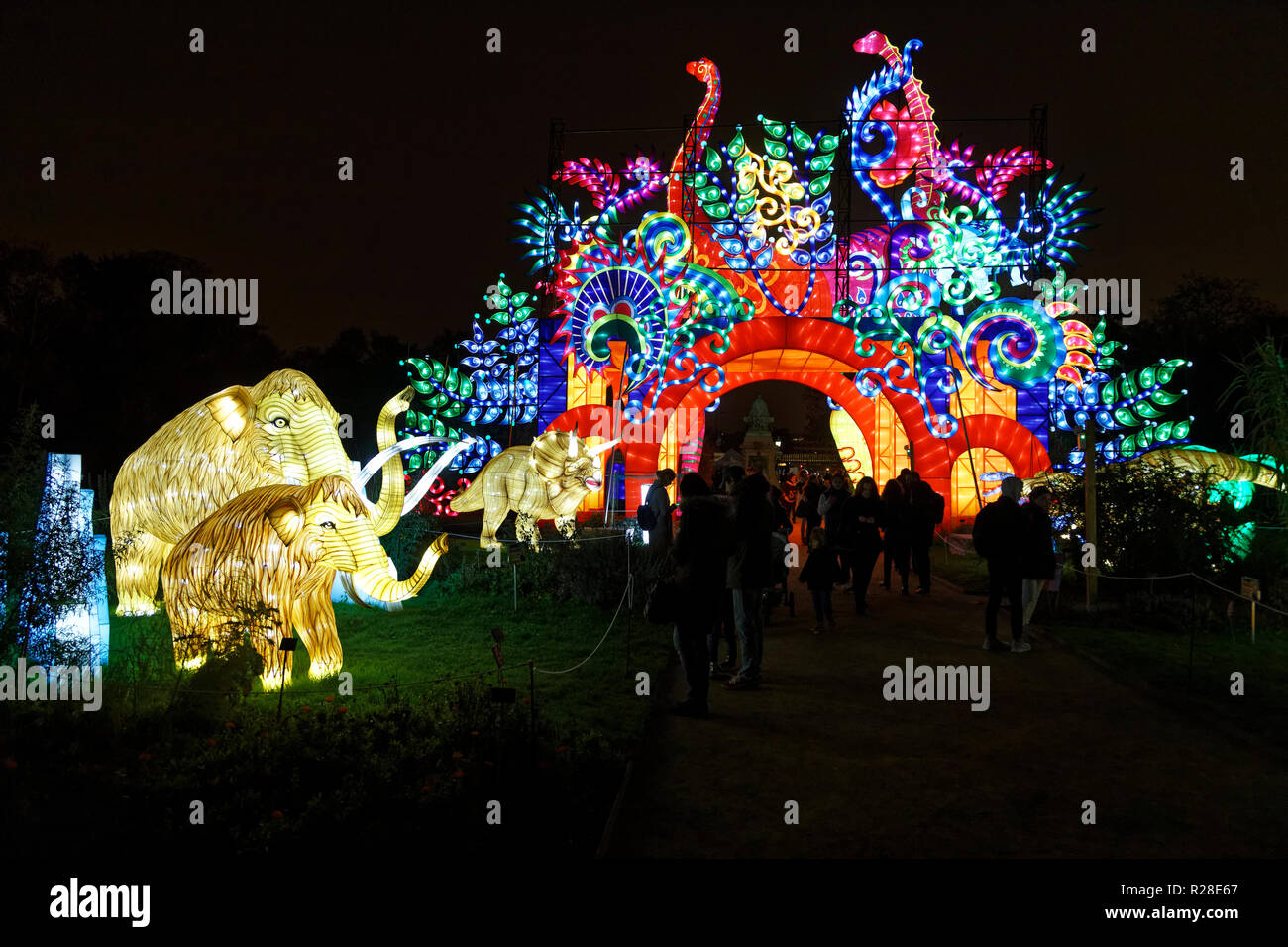 Paris, France. 16th Nov, 2018. Luminous statues representing extinct or ...