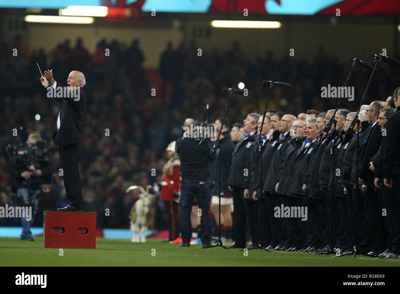 Haydn james conductor hi-res stock photography and images - Alamy