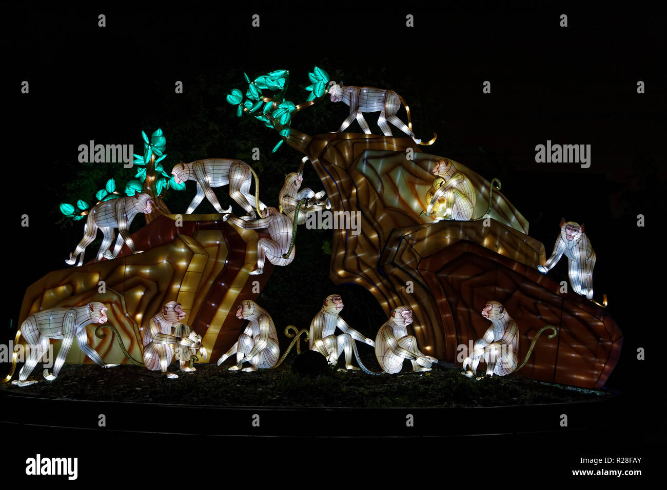 Paris, France. 16th Nov, 2018. Luminous statues representing extinct or ...