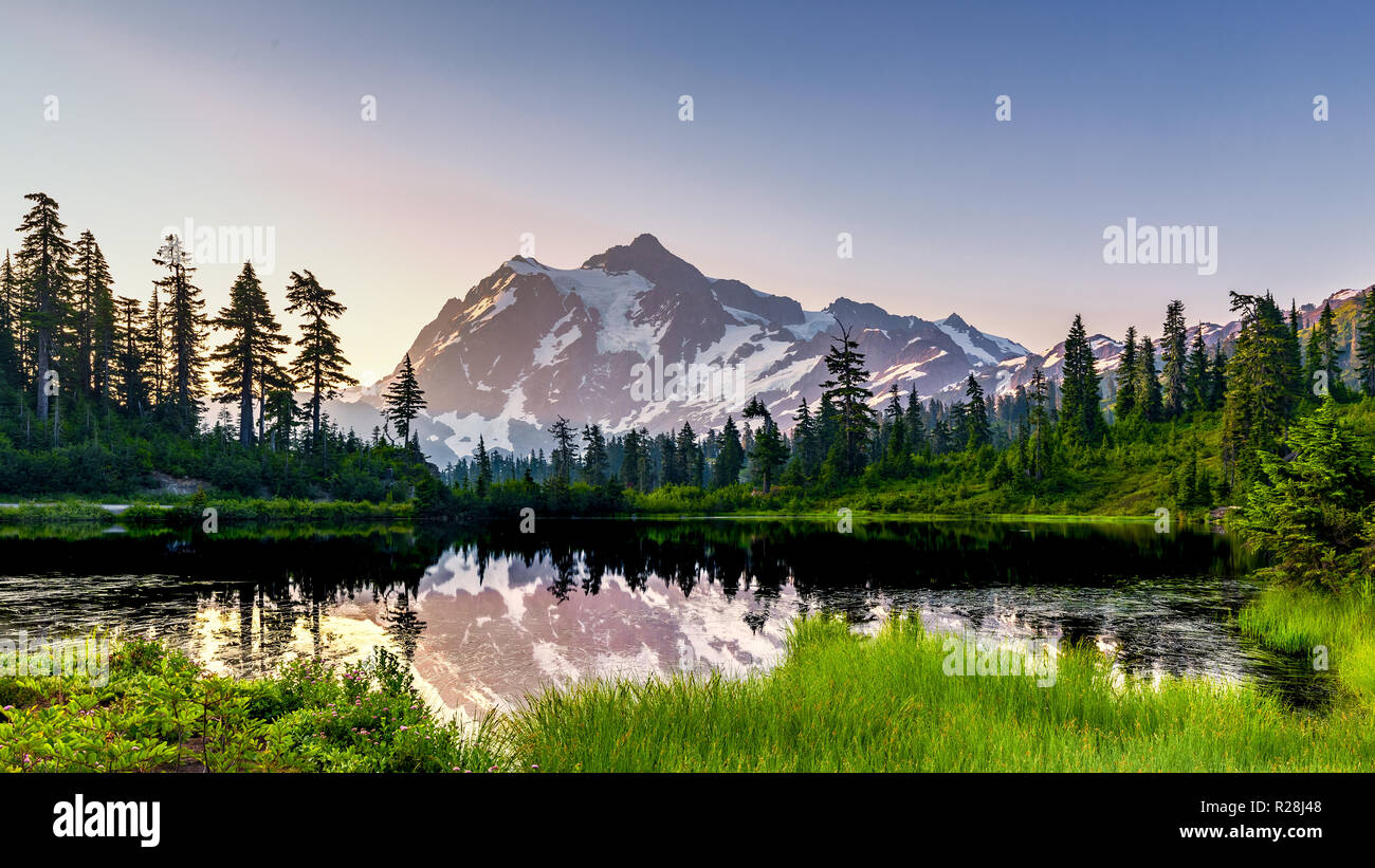 Picture Lake, Mt Shuksan, Washington State Stock Photo - Alamy