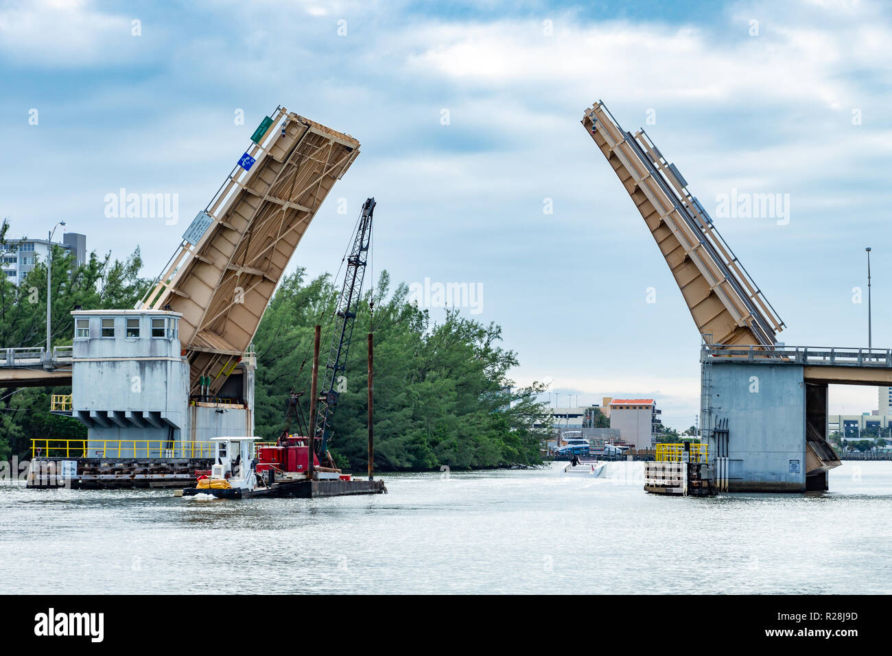 Open up bridge hi-res stock photography and images - Alamy