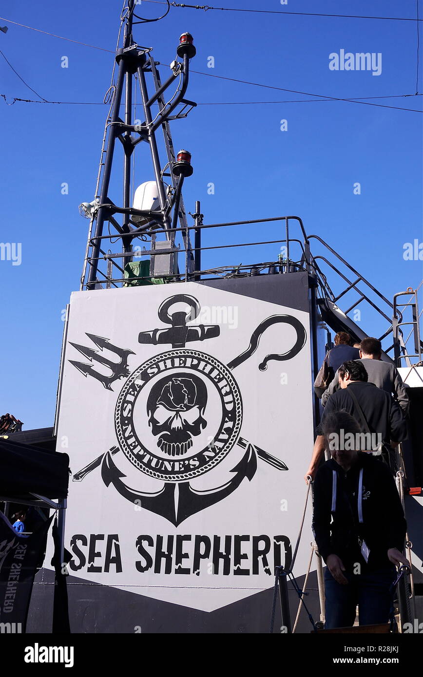 Sam simon ship hi-res stock photography and images - Alamy