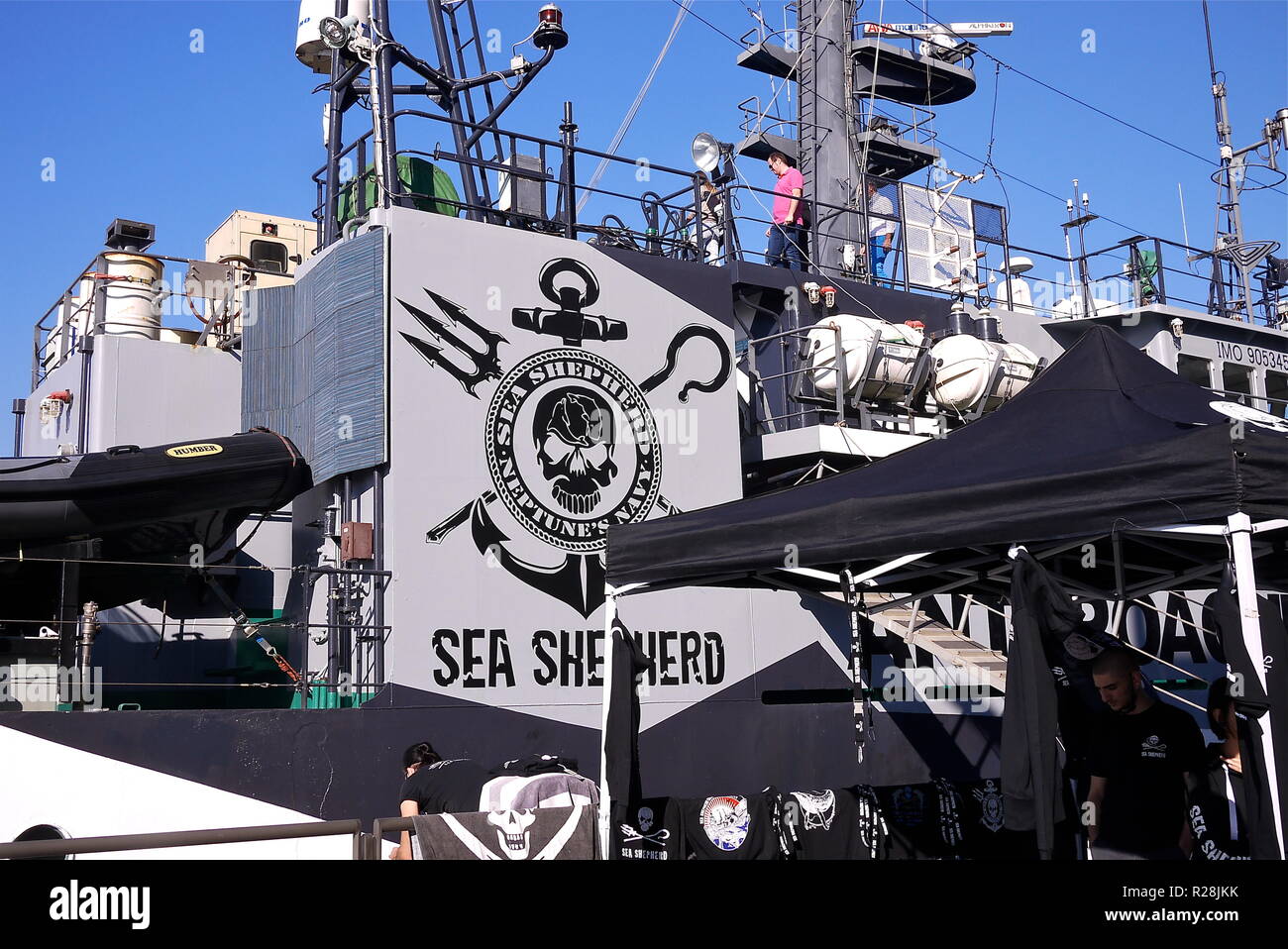 Sea shepherd fleet hi-res stock photography and images - Alamy