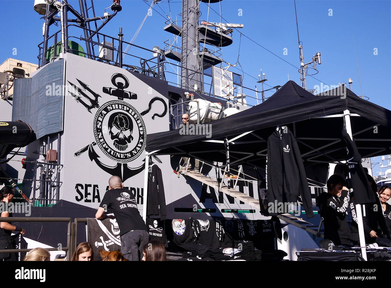 Sam simon ship hi-res stock photography and images - Alamy