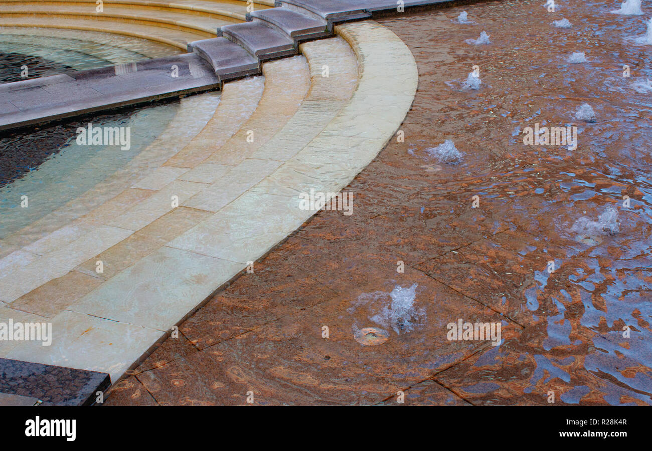 Modern water feature in the centre of a city Stock Photo - Alamy