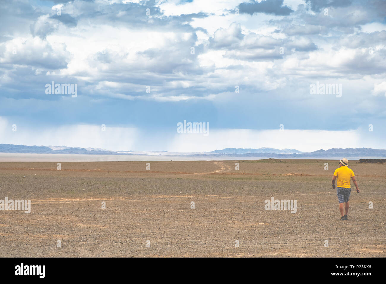 Raining in the desert hi-res stock photography and images - Alamy