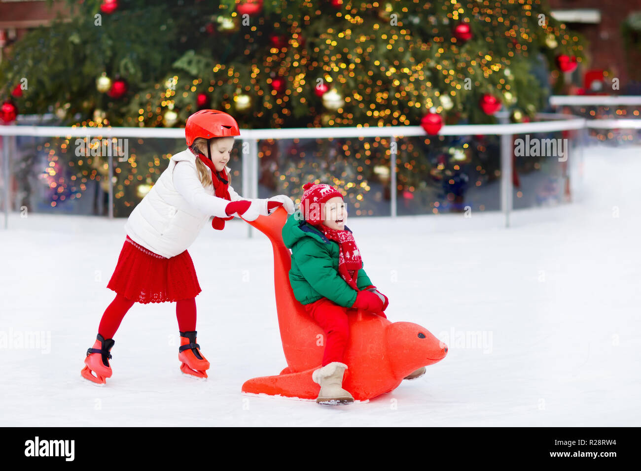 Child figure skating hi-res stock photography and images - Alamy