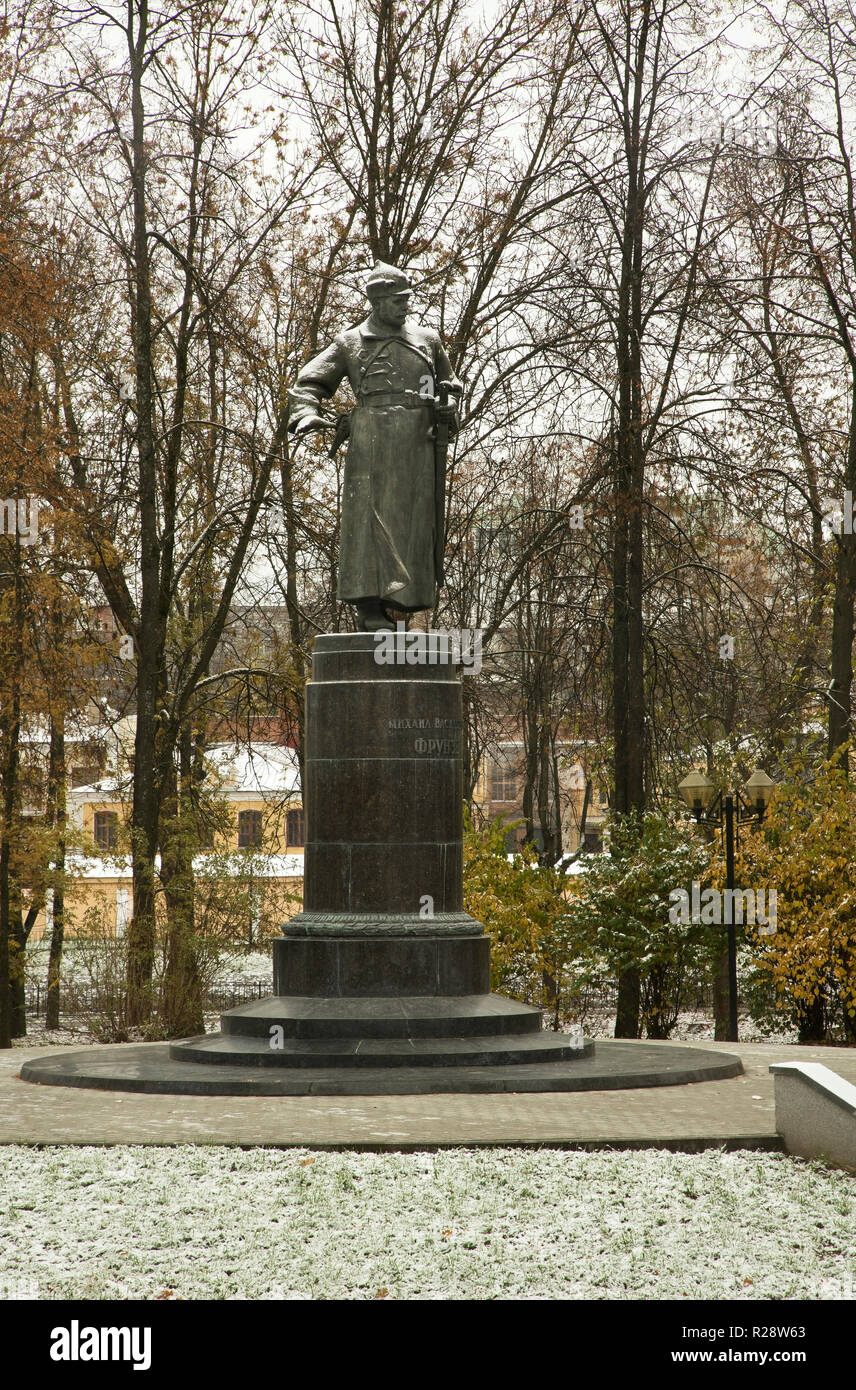 Sculpture of mikhail frunze hi-res stock photography and images - Alamy