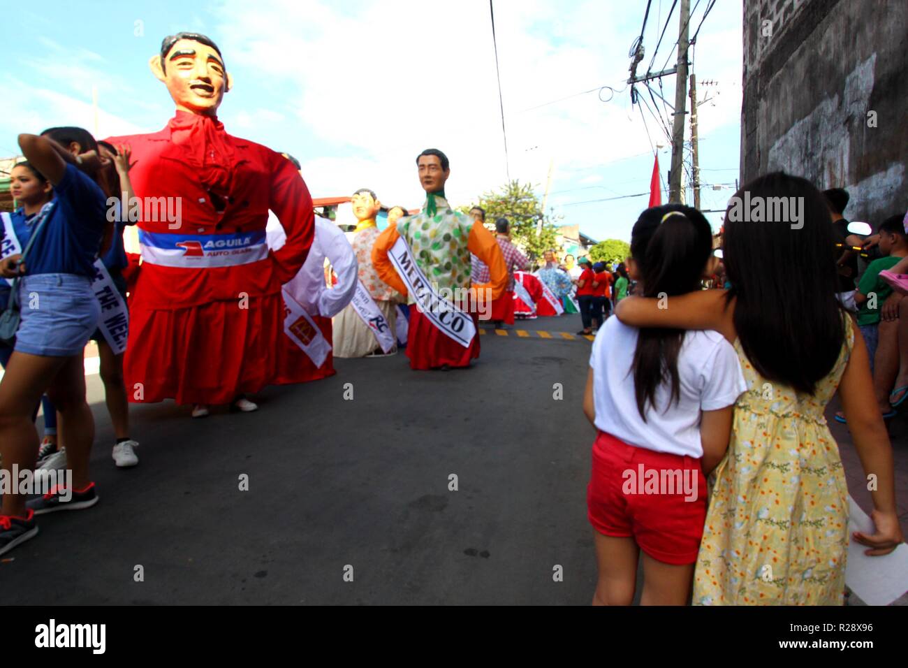 Philippines. 18th Nov, 2018. Higantes (Giant) effigy marches on the ...