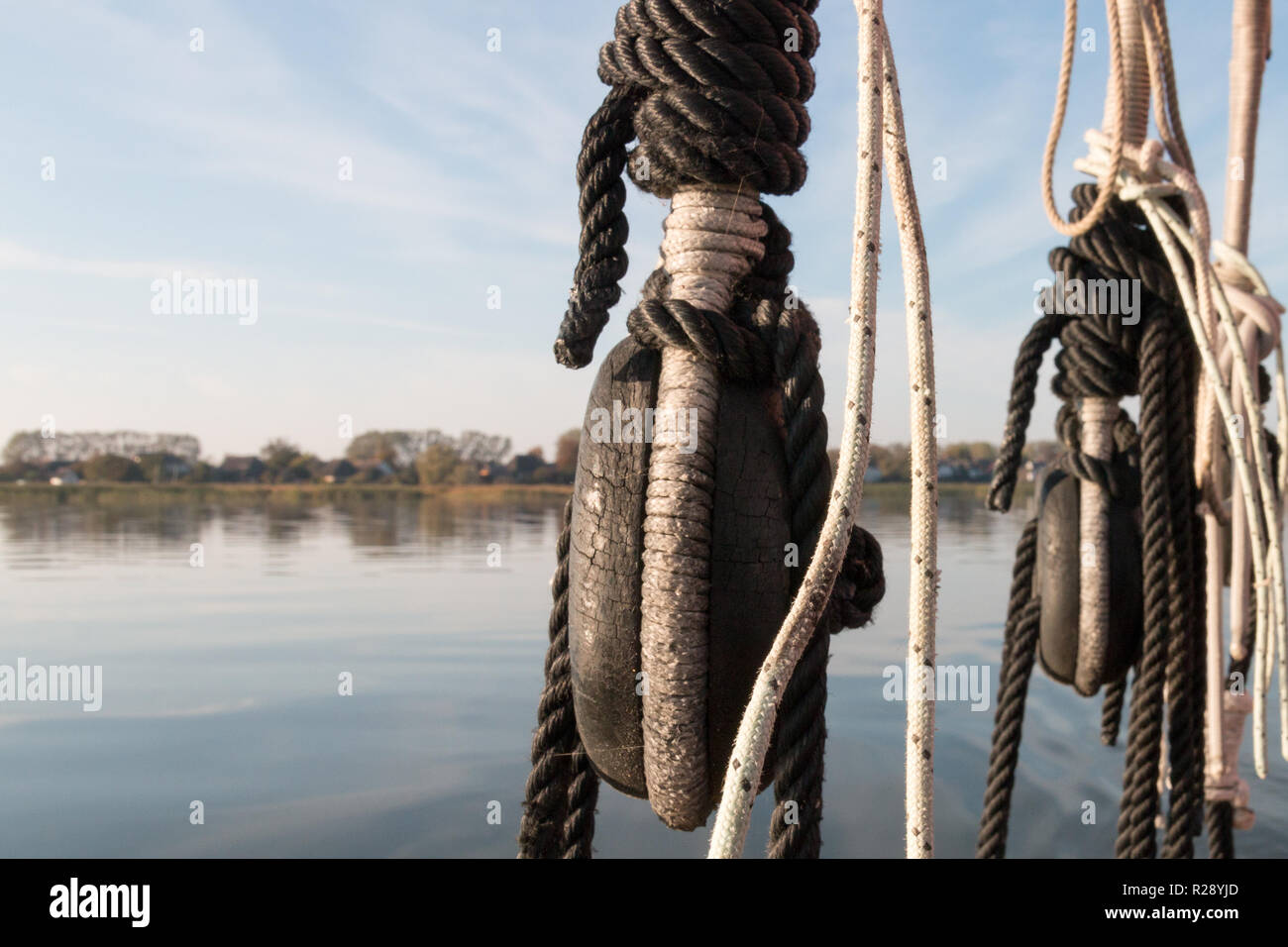 Ships knot hi-res stock photography and images - Alamy