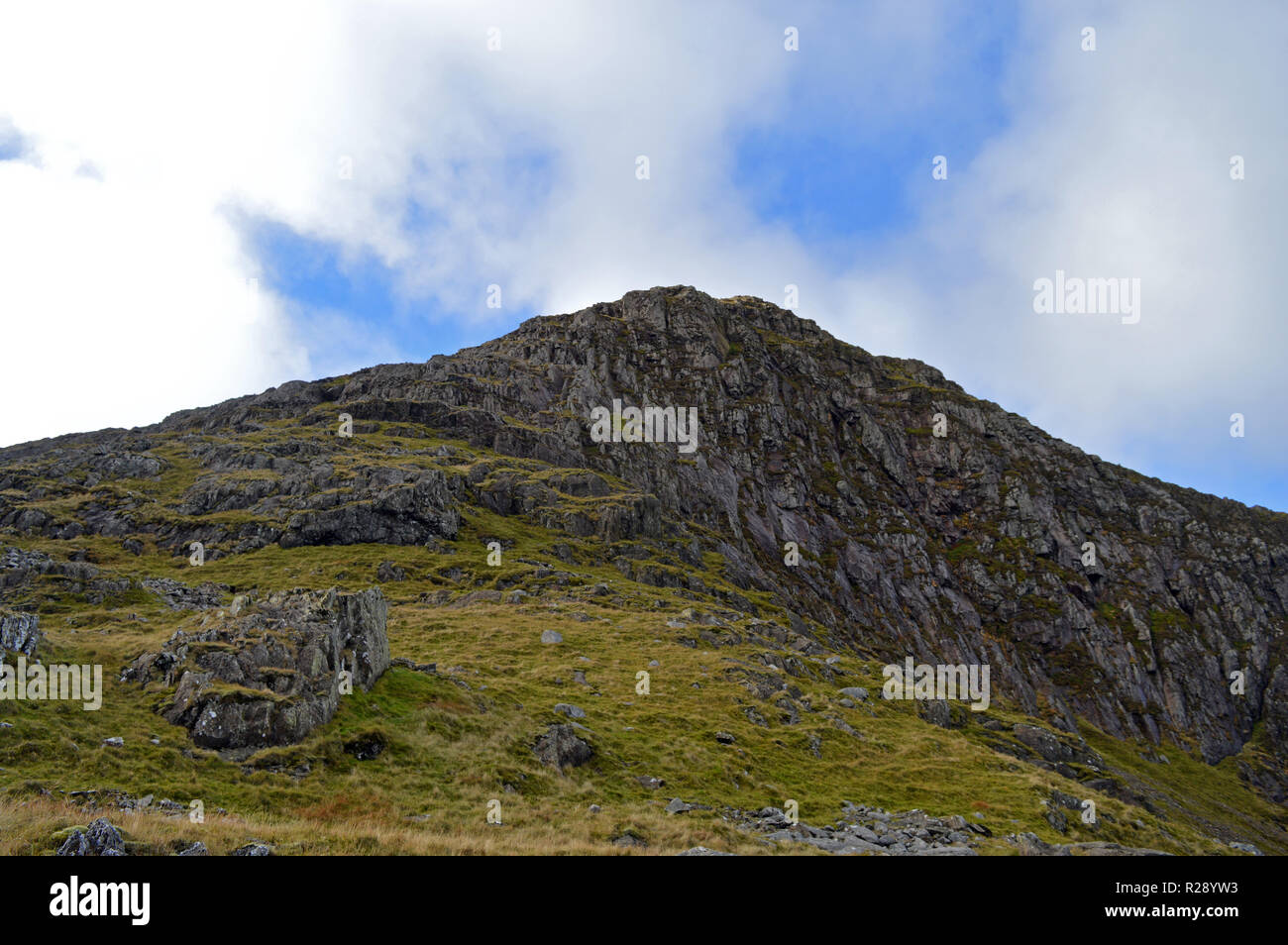 Rock ridges of summit of Moel Hebog mountain Stock Photo - Alamy