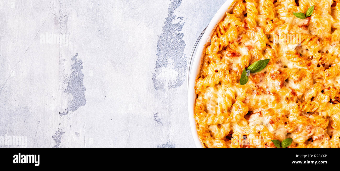 Cheddar cheese fusilli pasta hi-res stock photography and images - Alamy