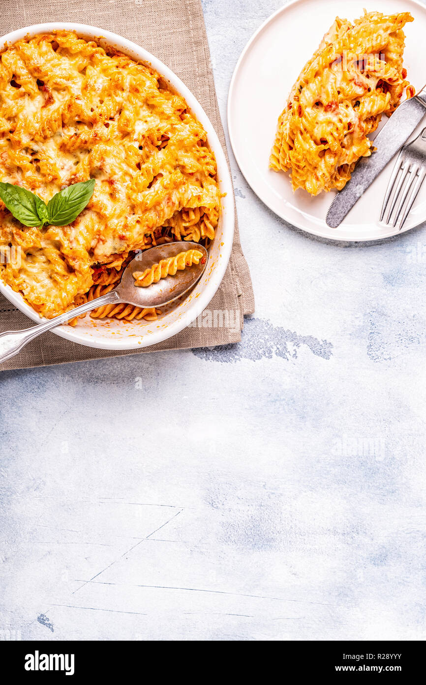 Cheddar cheese fusilli pasta hi-res stock photography and images - Alamy