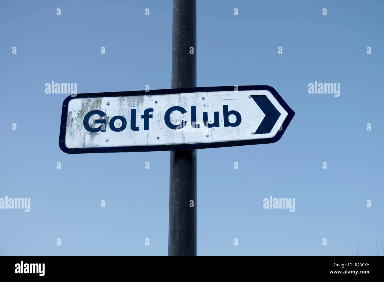 Golf club sign directional against empty blank blue sky Stock Photo - Alamy