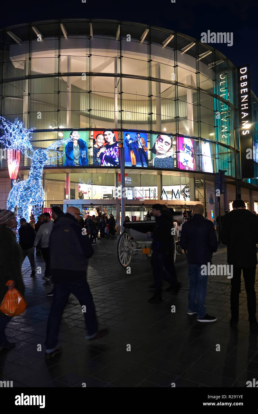 People out shopping in Liverpool One shopping complex as the Christmas ...