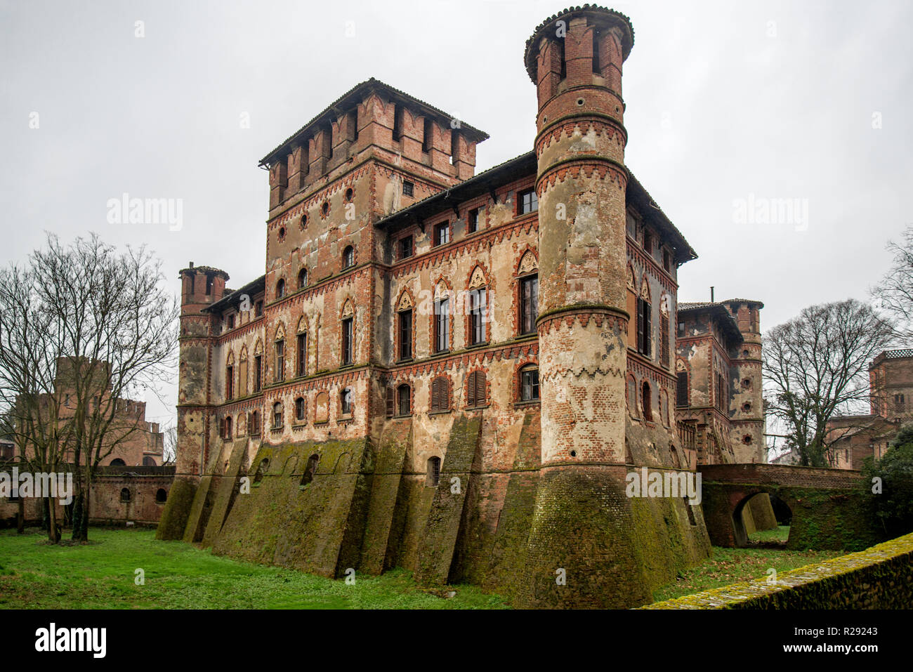 Italy famous medieval castles hi-res stock photography and images - Alamy