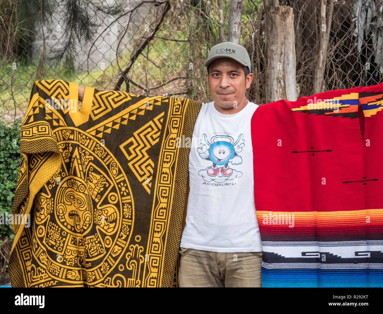 Handicrafts market mexico hi-res stock photography and images - Alamy