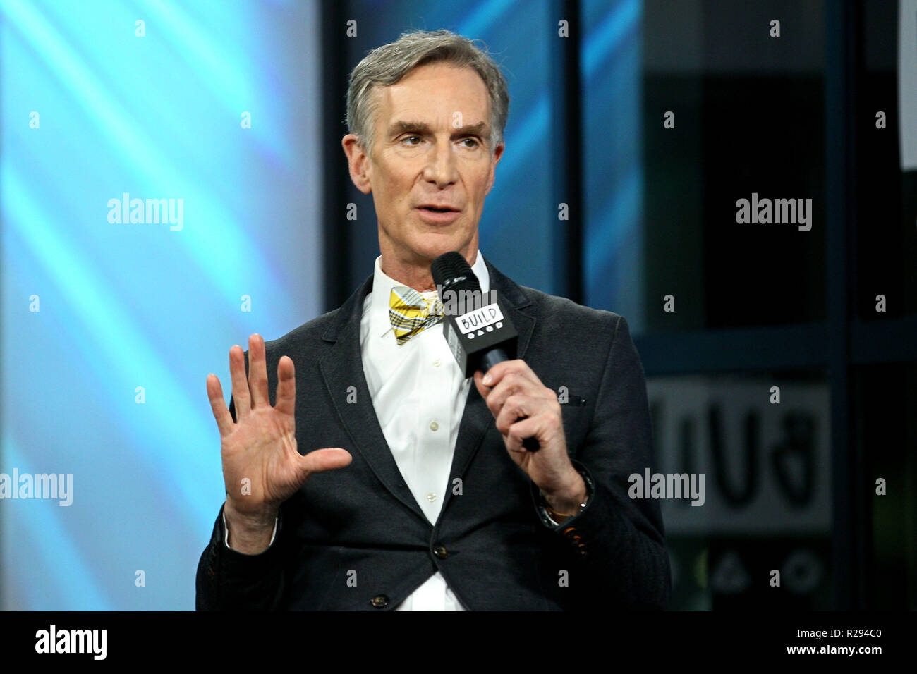 Bill Nye Wallpaper Bill Nye The Science Guy Holds Up After 26 Years