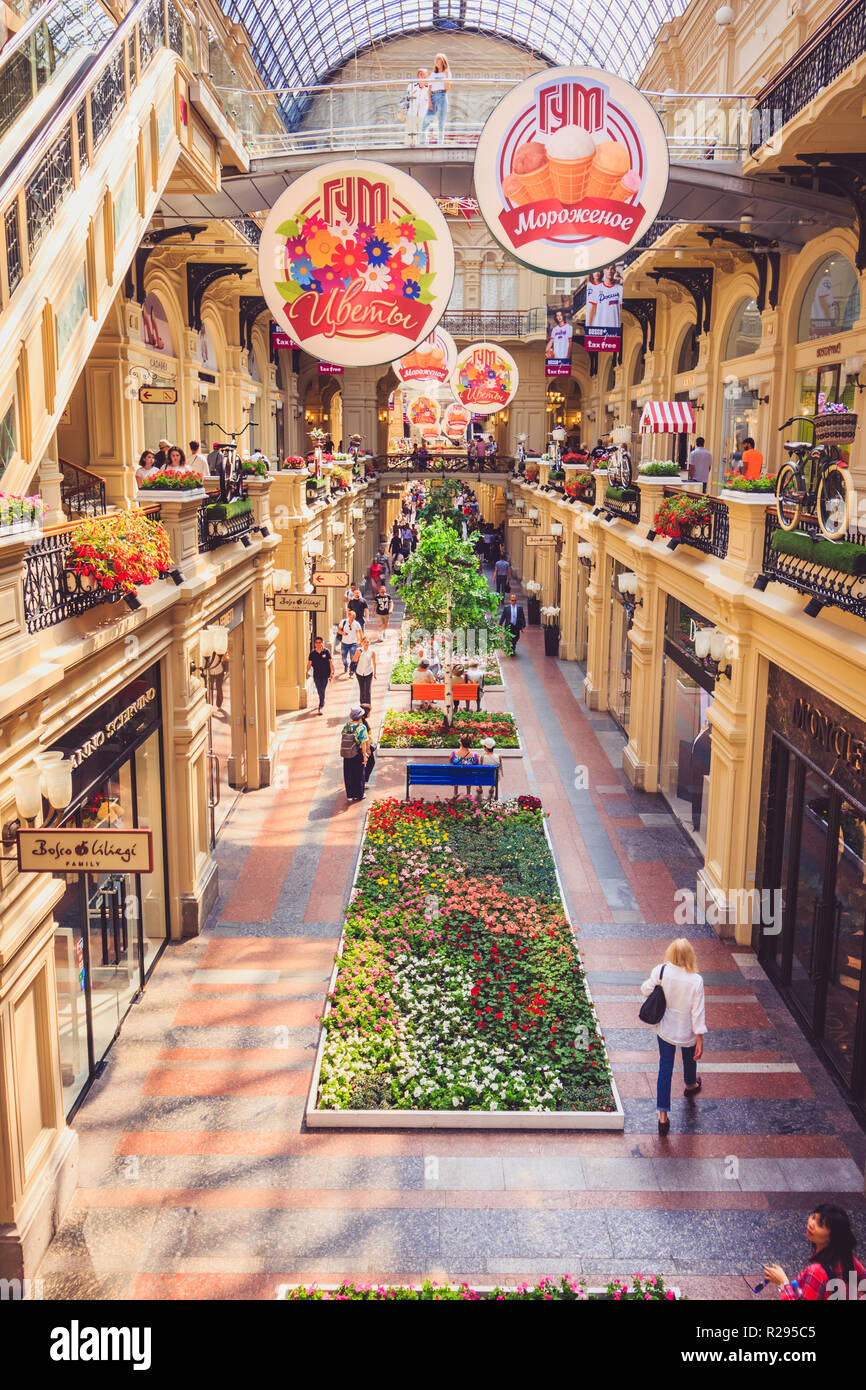 Moscow luxury shops hi-res stock photography and images - Alamy