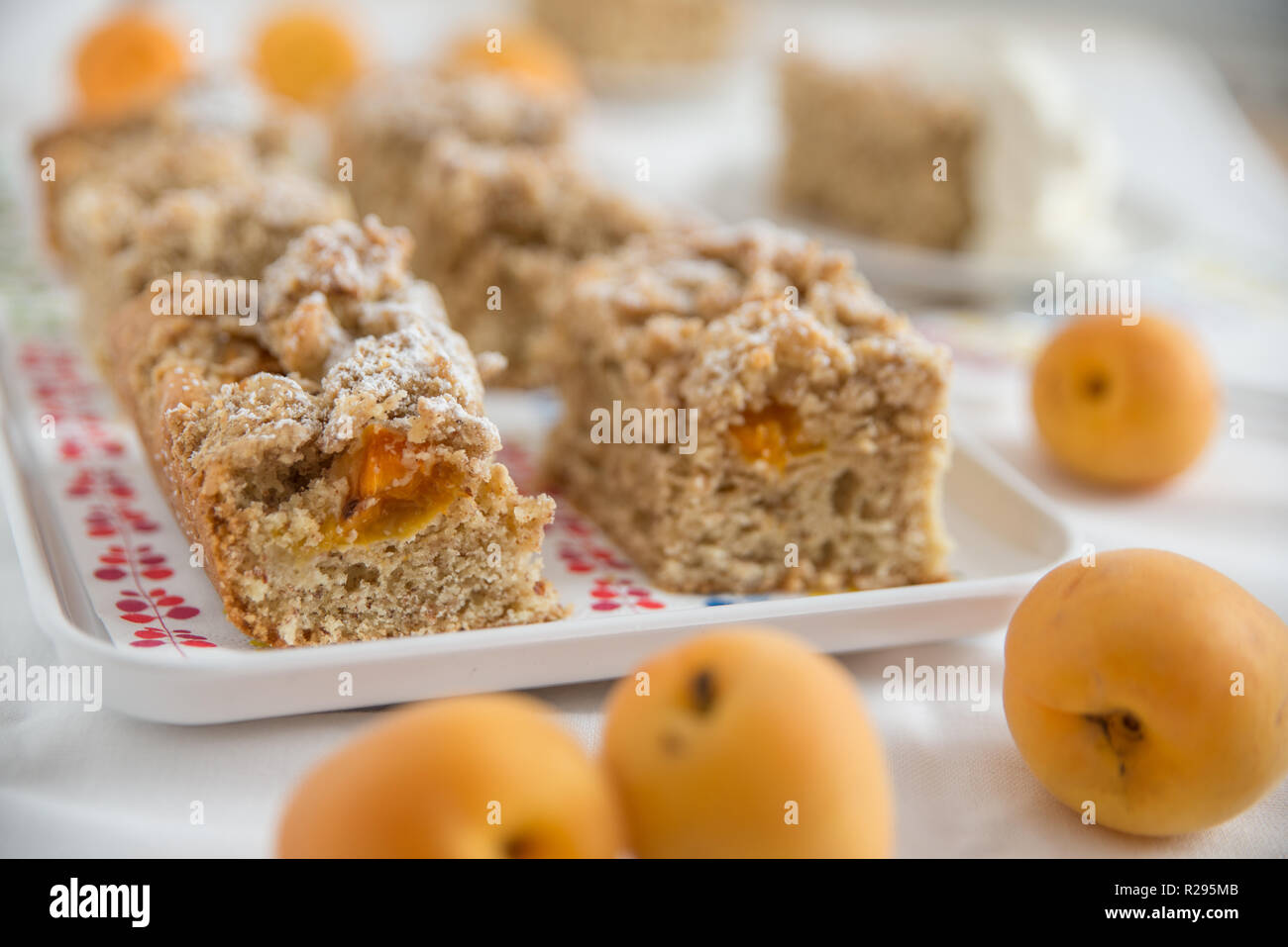 Apricot gateau hi-res stock photography and images - Alamy