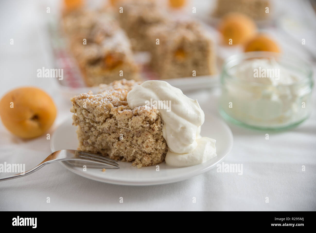 Apricot gateau hi-res stock photography and images - Alamy
