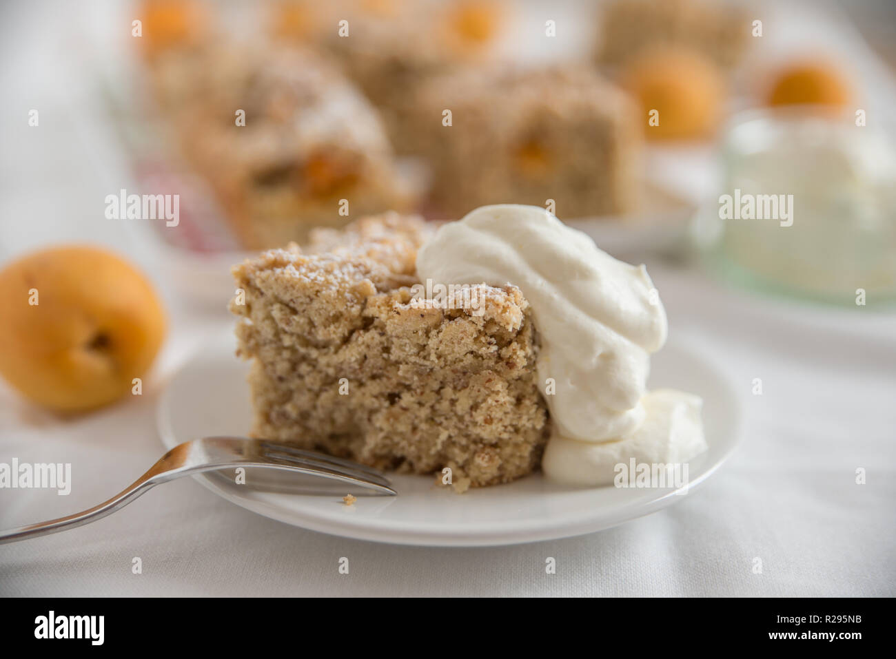 Apricot gateau hi-res stock photography and images - Alamy
