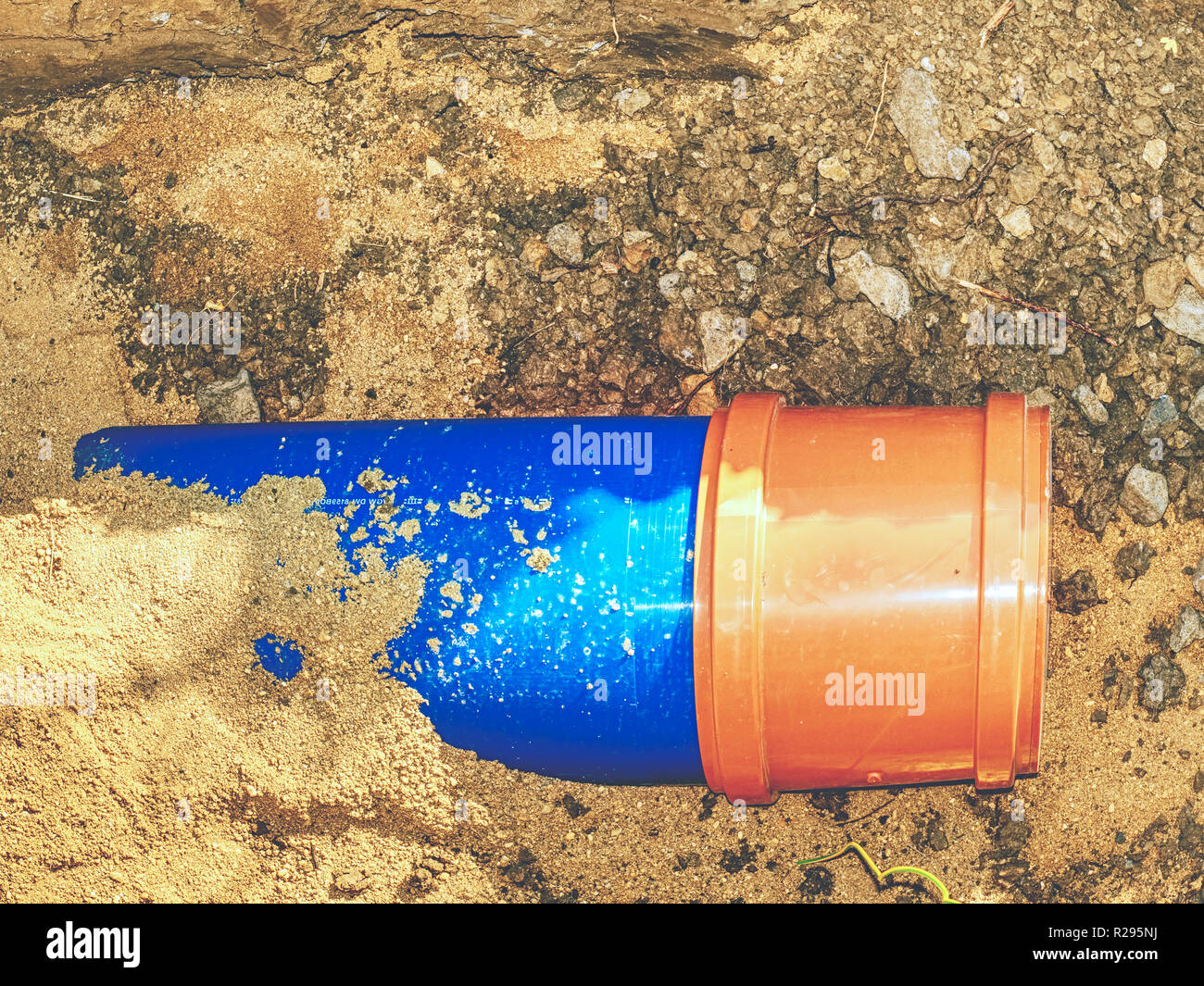 City construction of portable water supply pipeline with end cover ...