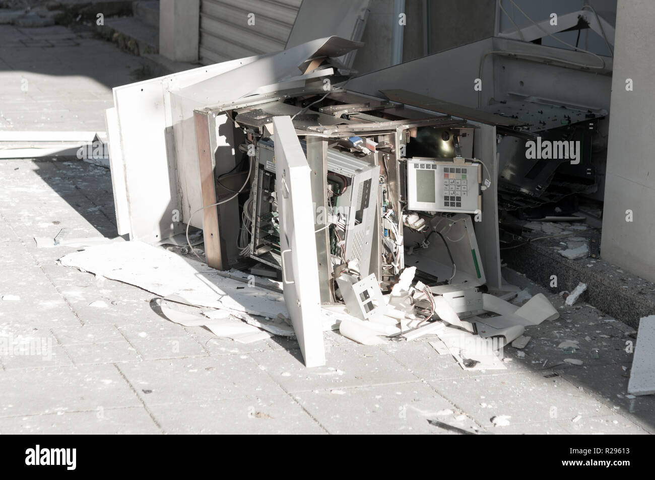 Robbery atm hi-res stock photography and images - Alamy