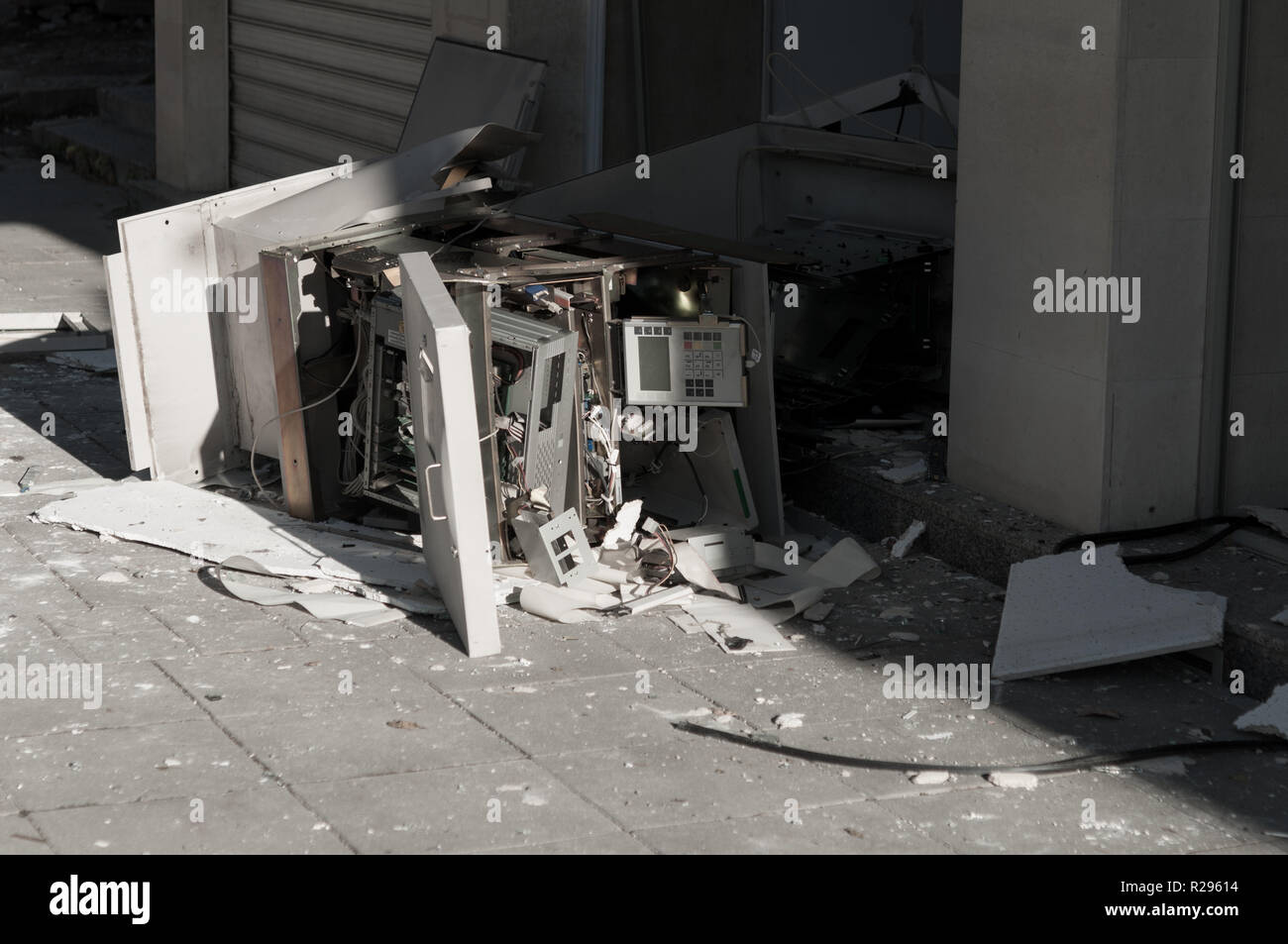 ATM machine with broken glass following a robbery Stock Photo - Alamy