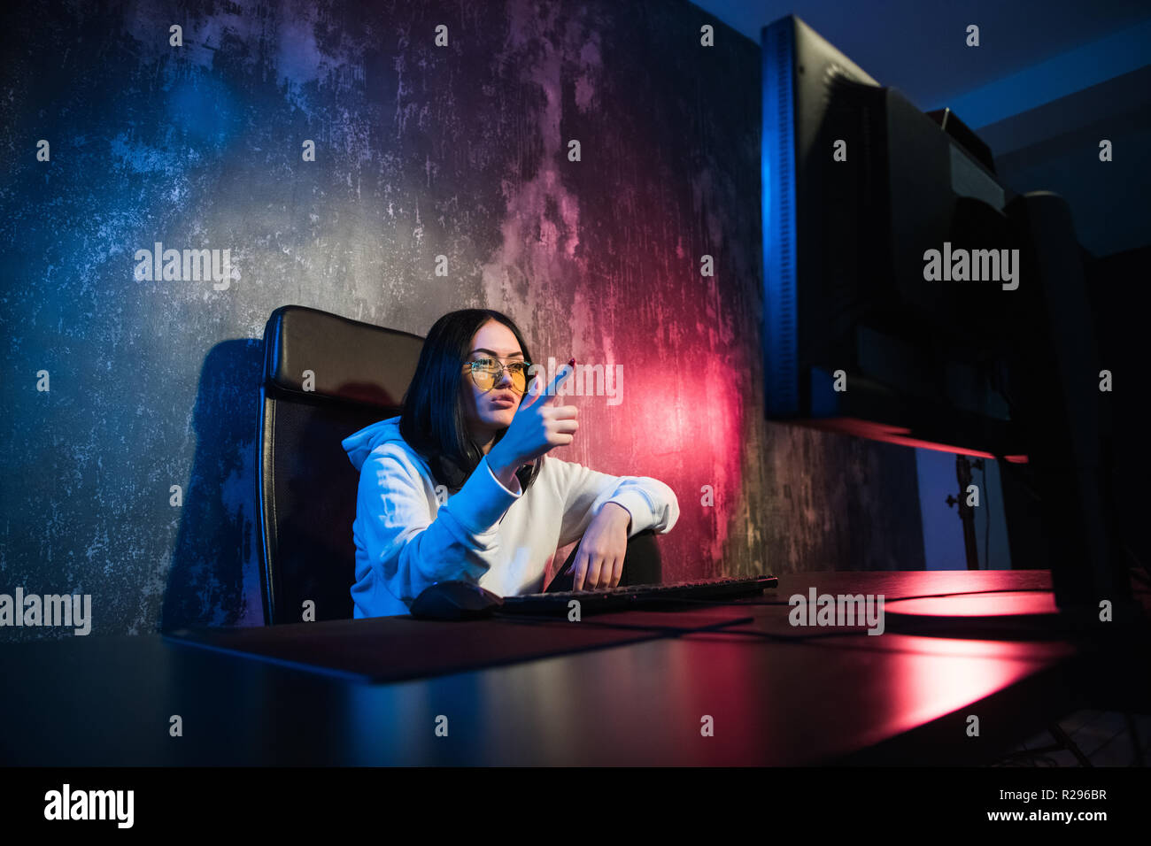 Shoot esports hi-res stock photography and images - Alamy